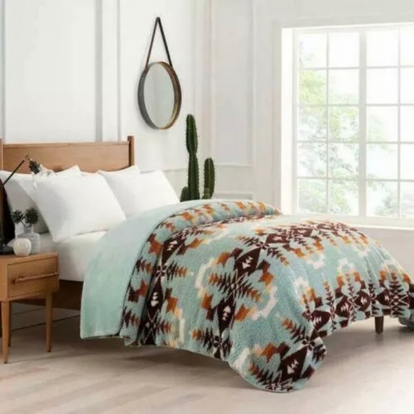 Pendleton | Bedding | Pendleton Plush King Blanket | Poshmark